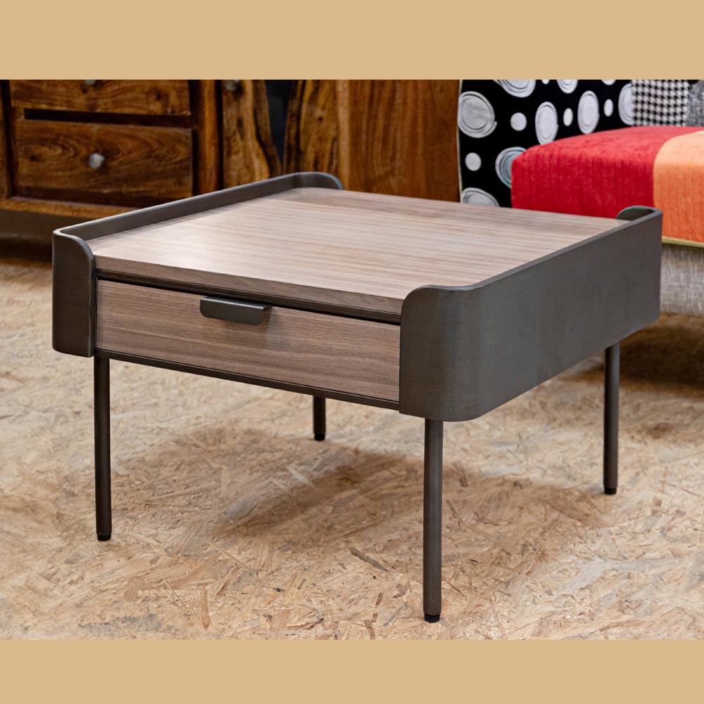 Stolik kawowy z drewna jodłowego i szarego żelaza z 2 szufladami